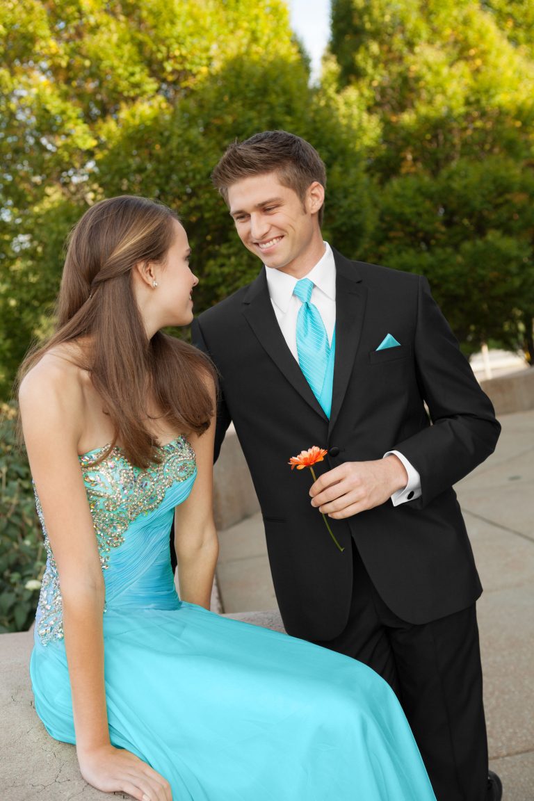 The Essential Prom Planning Timeline for Guys