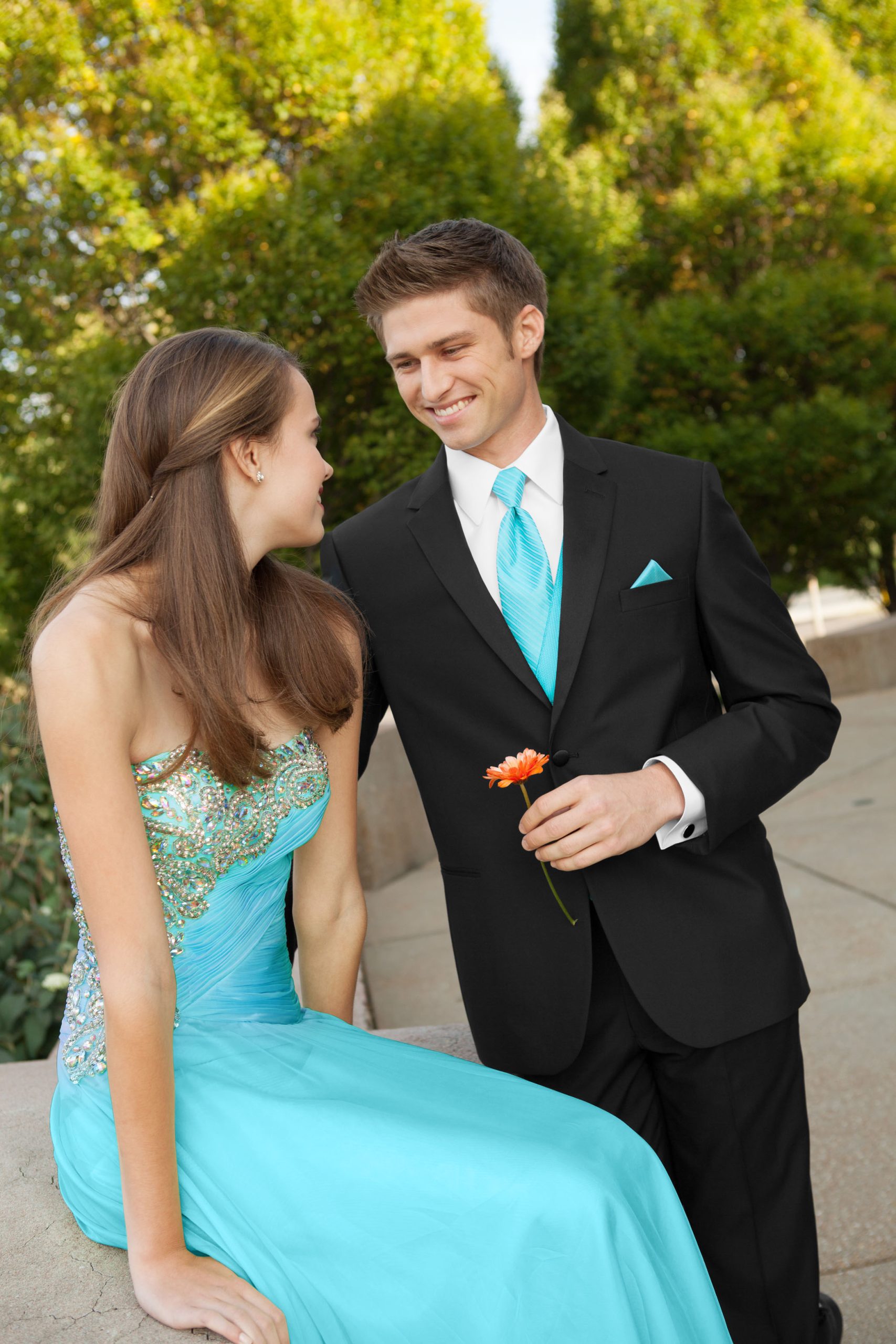 The Essential Prom Planning Timeline for Guys