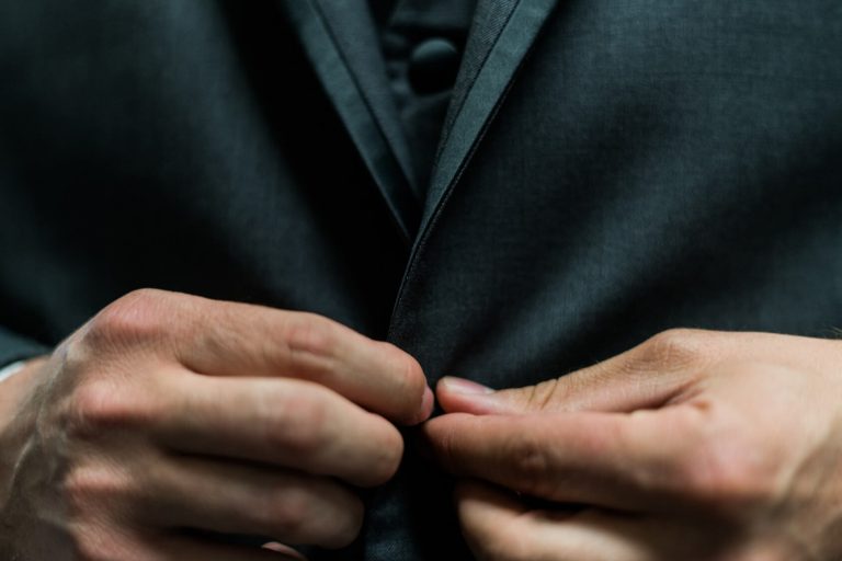 The Ultimate Guide to Men's Suit Etiquette